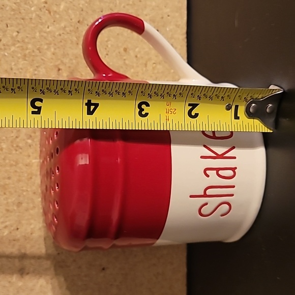 Gallery | Kitchen | Shake Ceramic Handled Seasoning Shaker Red White ...